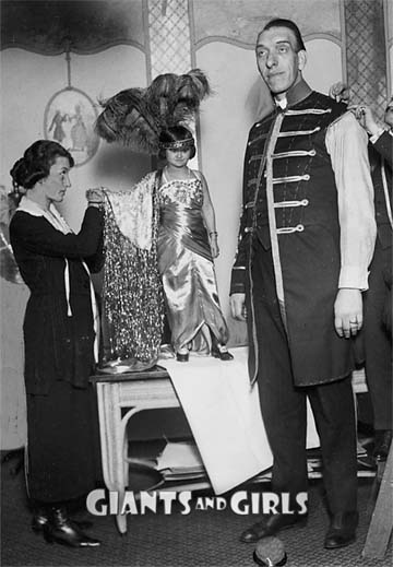 Captain George Auger, the Cardiff Giant, tallest man on Earth and the ...