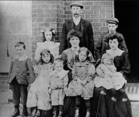 Captain George Auger, the Cardiff Giant, tallest man on Earth and the ...